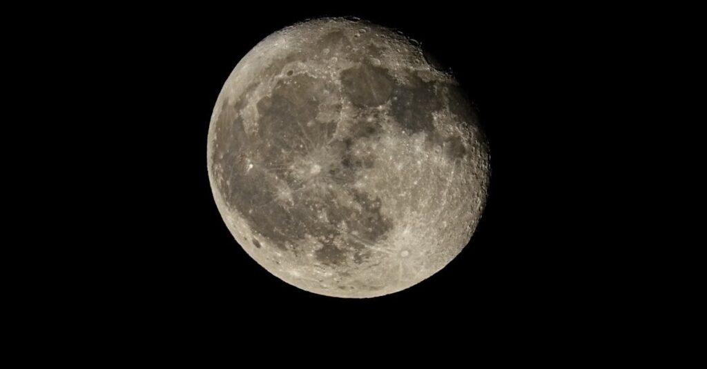 La rotation de la Lune : comment tourne-t-elle autour de la Terre